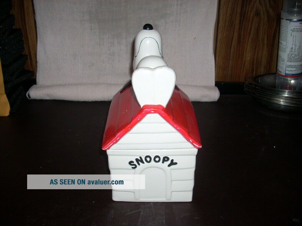 Snoopy Doghouse Cookie Jar By Benjamin Medwin Inc. | #1430165
