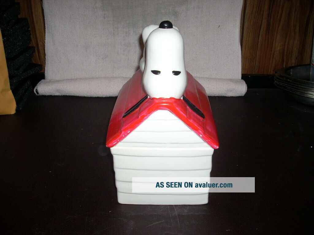 Snoopy Doghouse Cookie Jar By Benjamin Medwin Inc. | #1430165