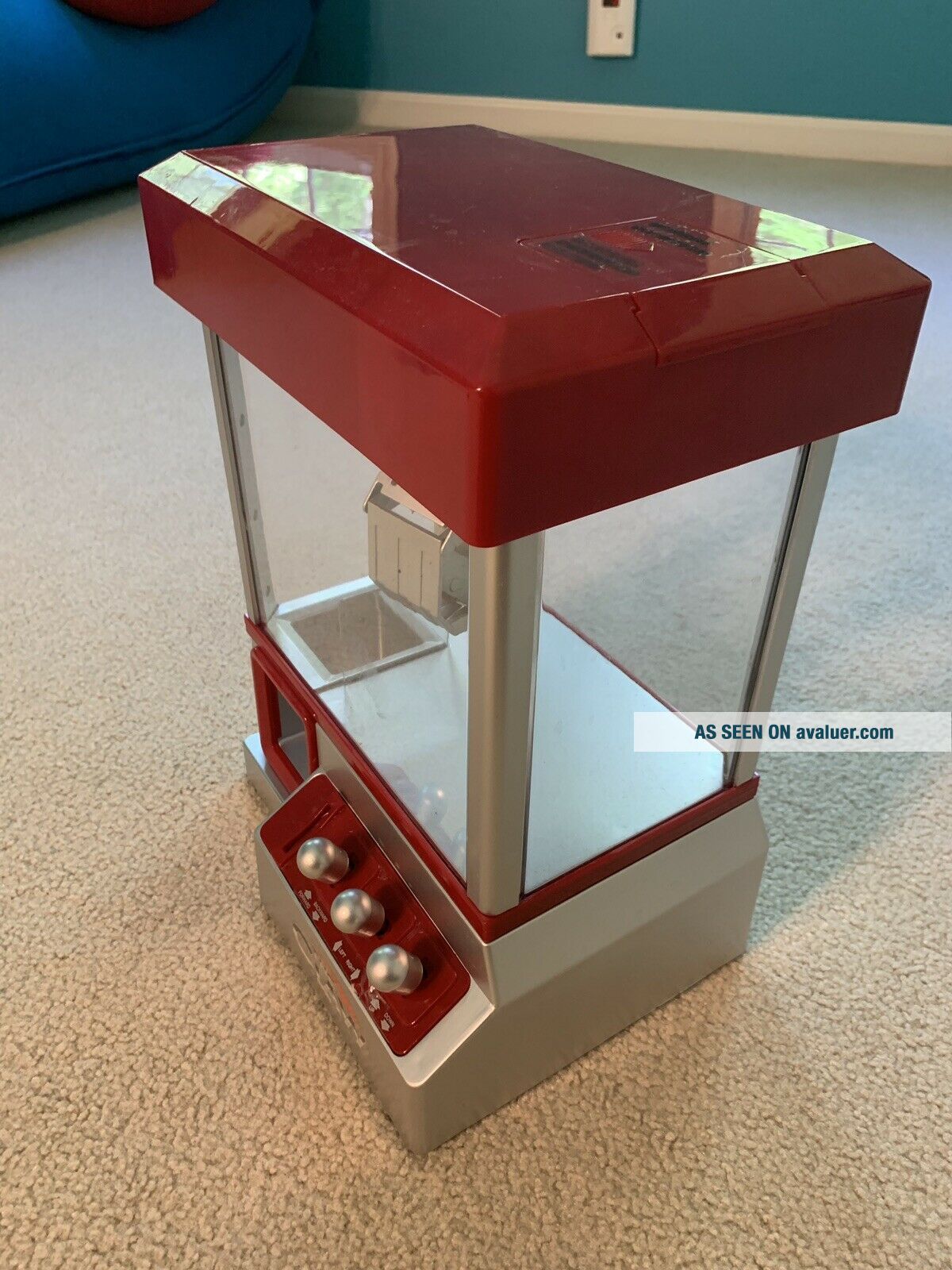 “The Claw” Mini Claw Machine | #1463549