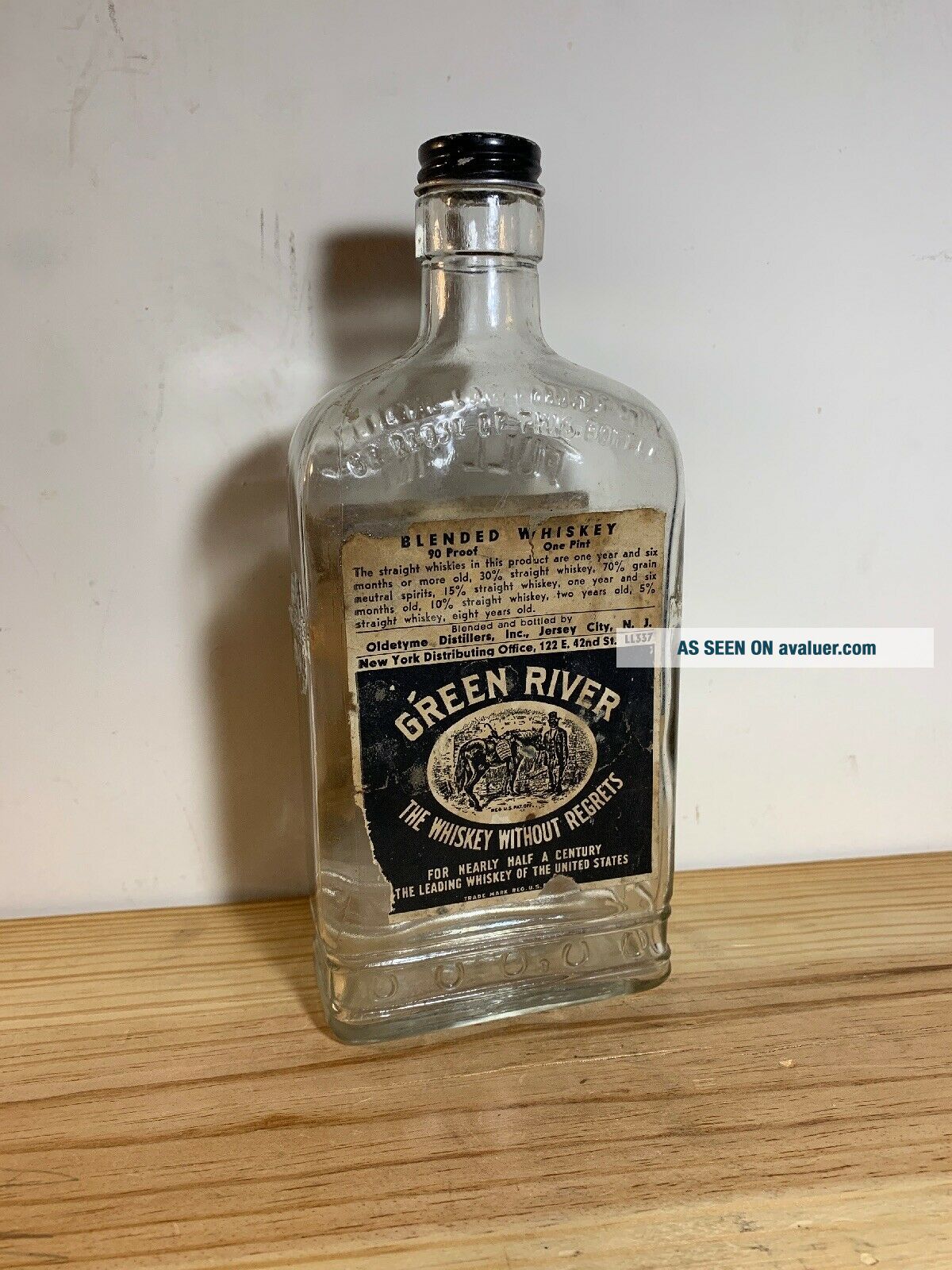 Vintage Green River Pint Whiskey Bottle Paper Labels Cap Horse Shoe ...
