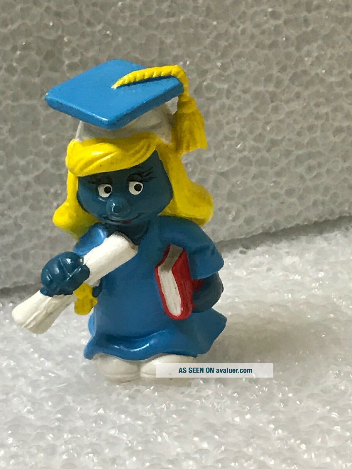 1981 SMURF SMURFETTE GRADUATION PVC FIGURE W BERRIE CO SCHLEICH PEYO ...