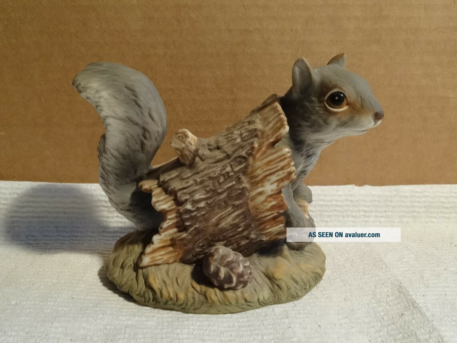 HOMCO Masterpiece Porcelain Gray Squirrel In Log Figurine 1986 | #2376463