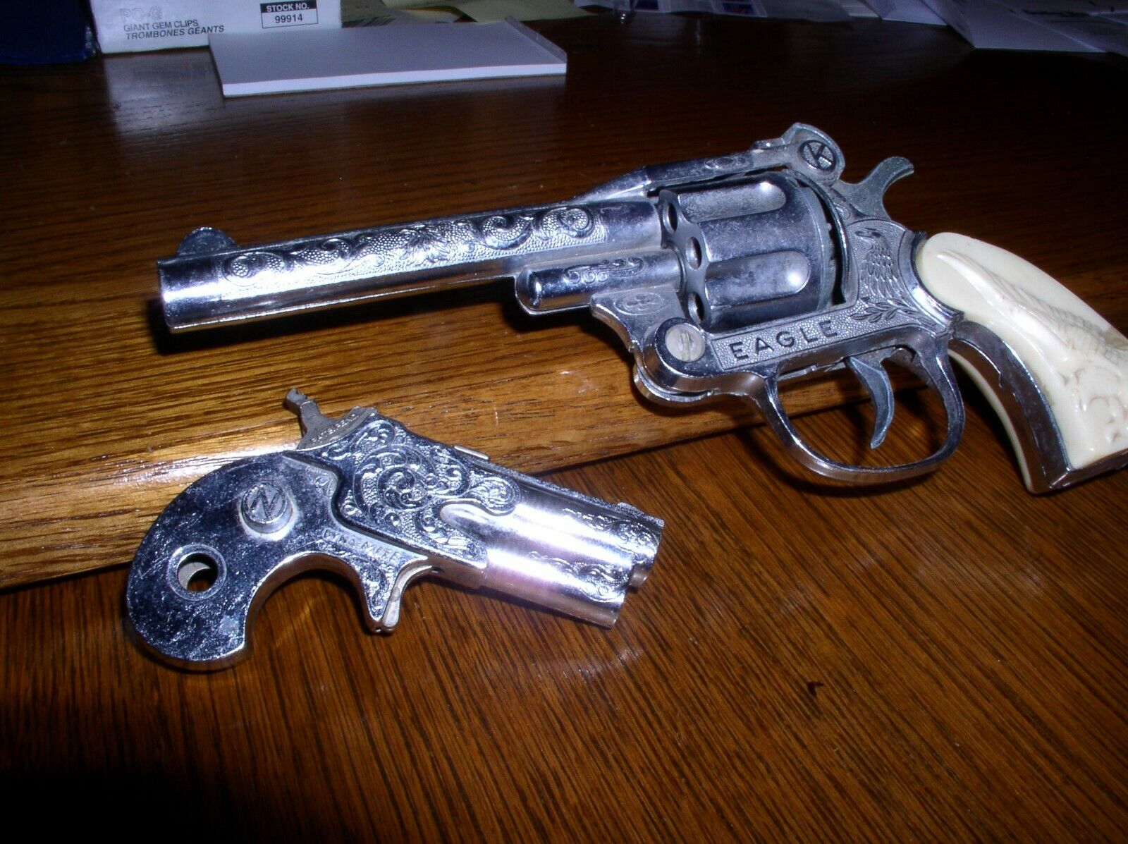 JOHNNY EAGLE CAP PISTOL WITH DYNA - MITE DERRINGER | #16529393