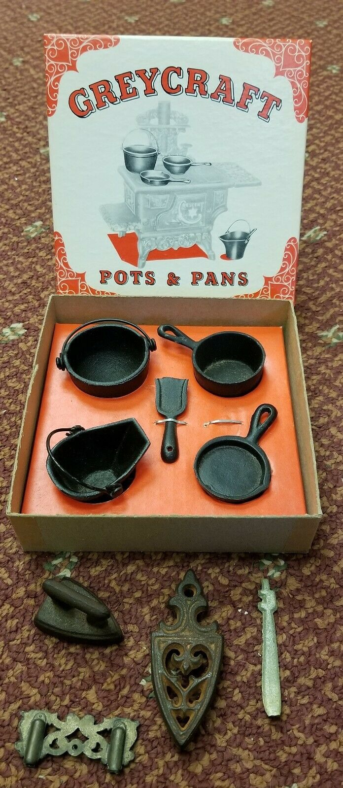 VINTAGE CRESCENT CAST IRON STOVE MINIATURE SALESMAN SAMPLE ACCESSORIES ...