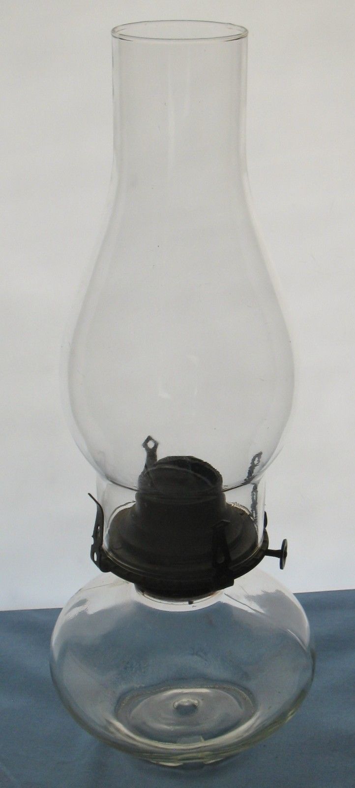 VINTAGE WROUGHT IRON WALL BRACKET KEROSENE LAMP BACKPLATE HOLDER FONT 2 ...