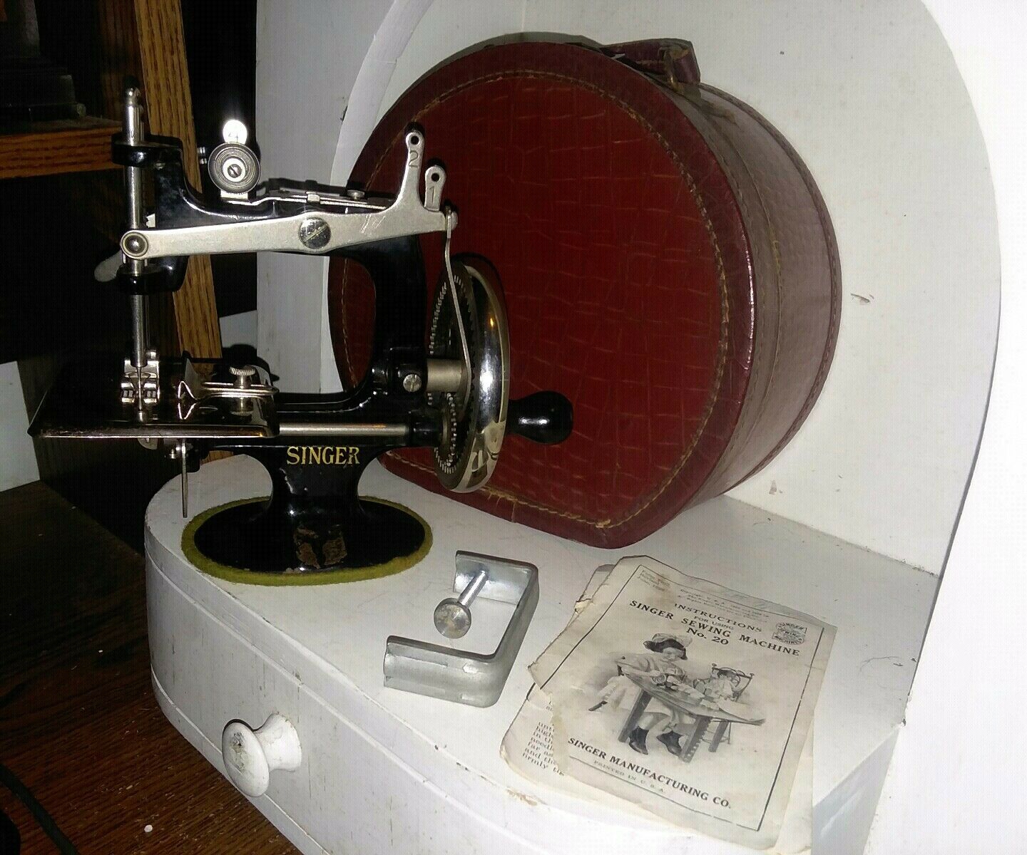 Vintage Singer Child ' S Sewing Machine No. 20 W/INSTRUCTIONS AND ...