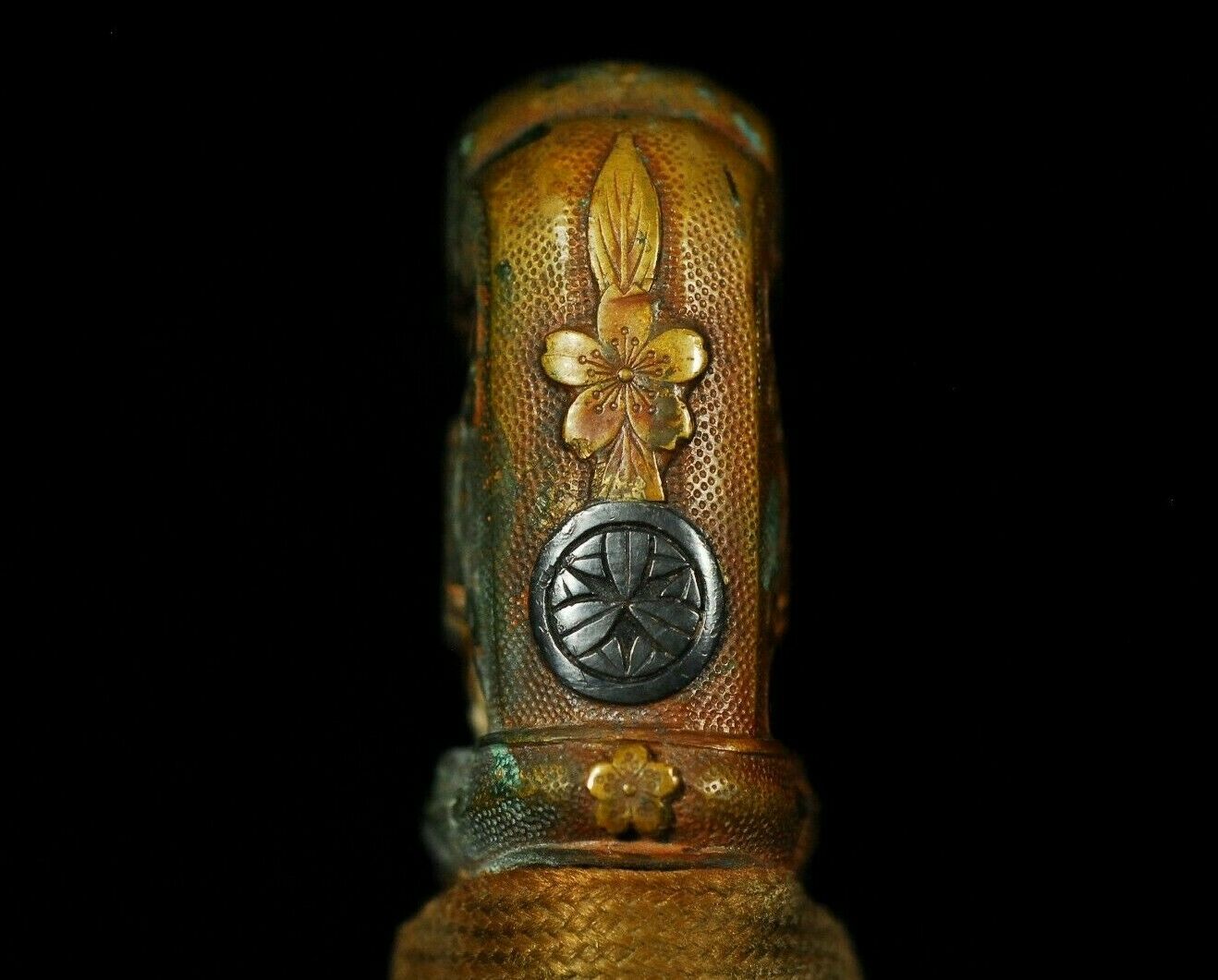 Tsuka Handle Gunto WW2 Japanese Army Kabutogane W/ Family Crest Mon ...
