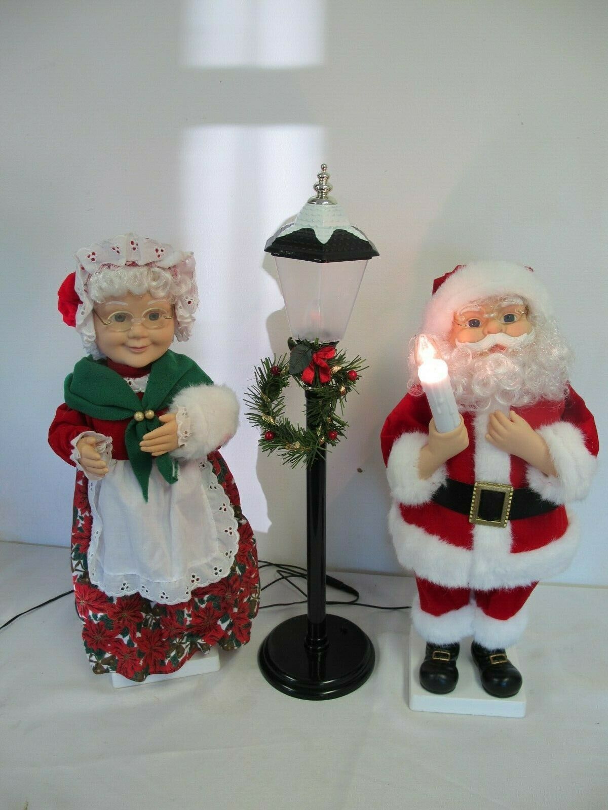 VINTAGE TELCO MOTION - ETTES OLD WORLD LAMP POST SANTA & MRS CLAUS ...
