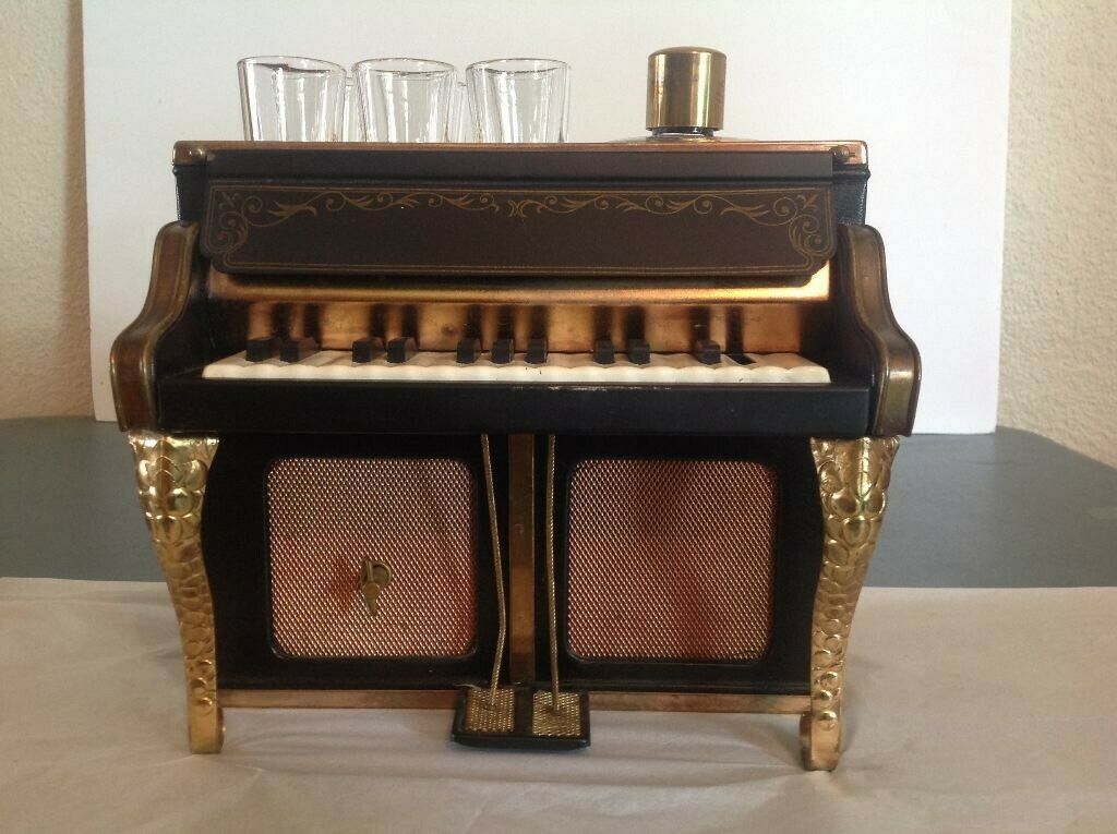 Vintage MUSICAL PIANO Liquor DECANTER BAR SET Plays How Dry I Am ...