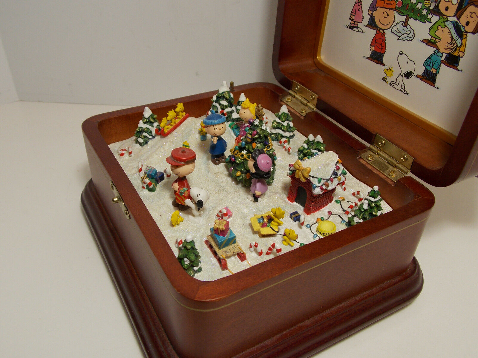 Danbury PEANUTS - Charlie Brown Christmas Music Box | #15402490