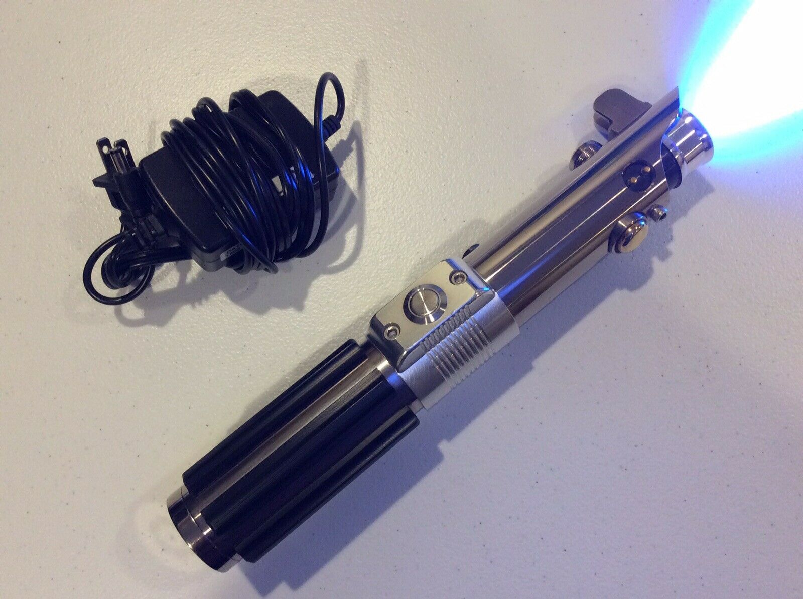 Ultrasabers Graflex CE Lightsaber W/ Obsidian V4 Sound, Emerald LED ...
