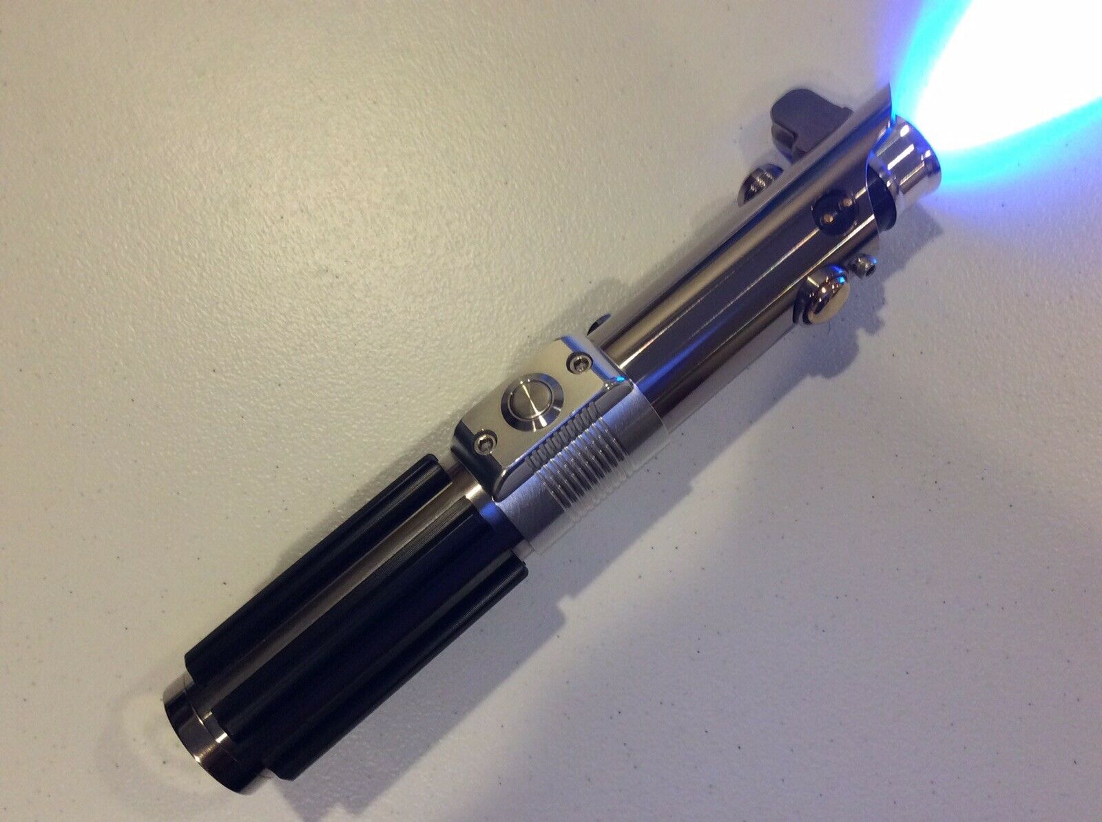Ultrasabers Graflex CE Lightsaber W/ Obsidian V4 Sound, Emerald LED ...