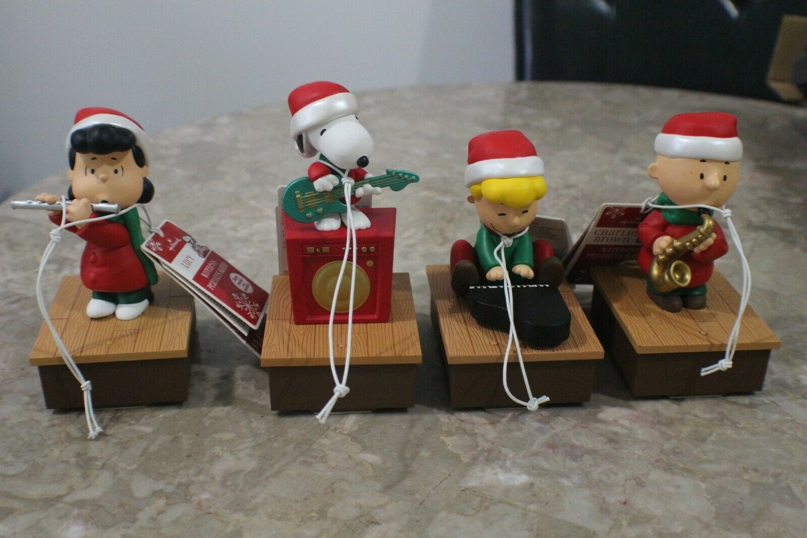4 HALLMARK Wireless Peanuts Band Snoopy - Lucy - Schroeder - Charlie ...