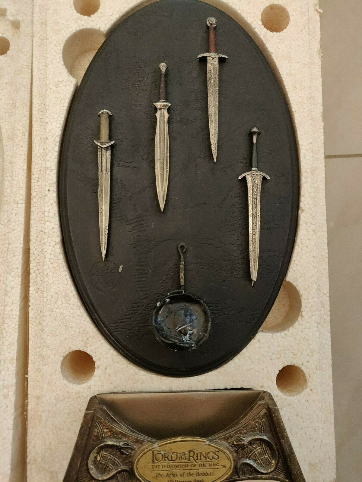 Sideshow Weta ARMS OF HOBBIT Lord Of The Rings LotR Hobbit Weapon ...