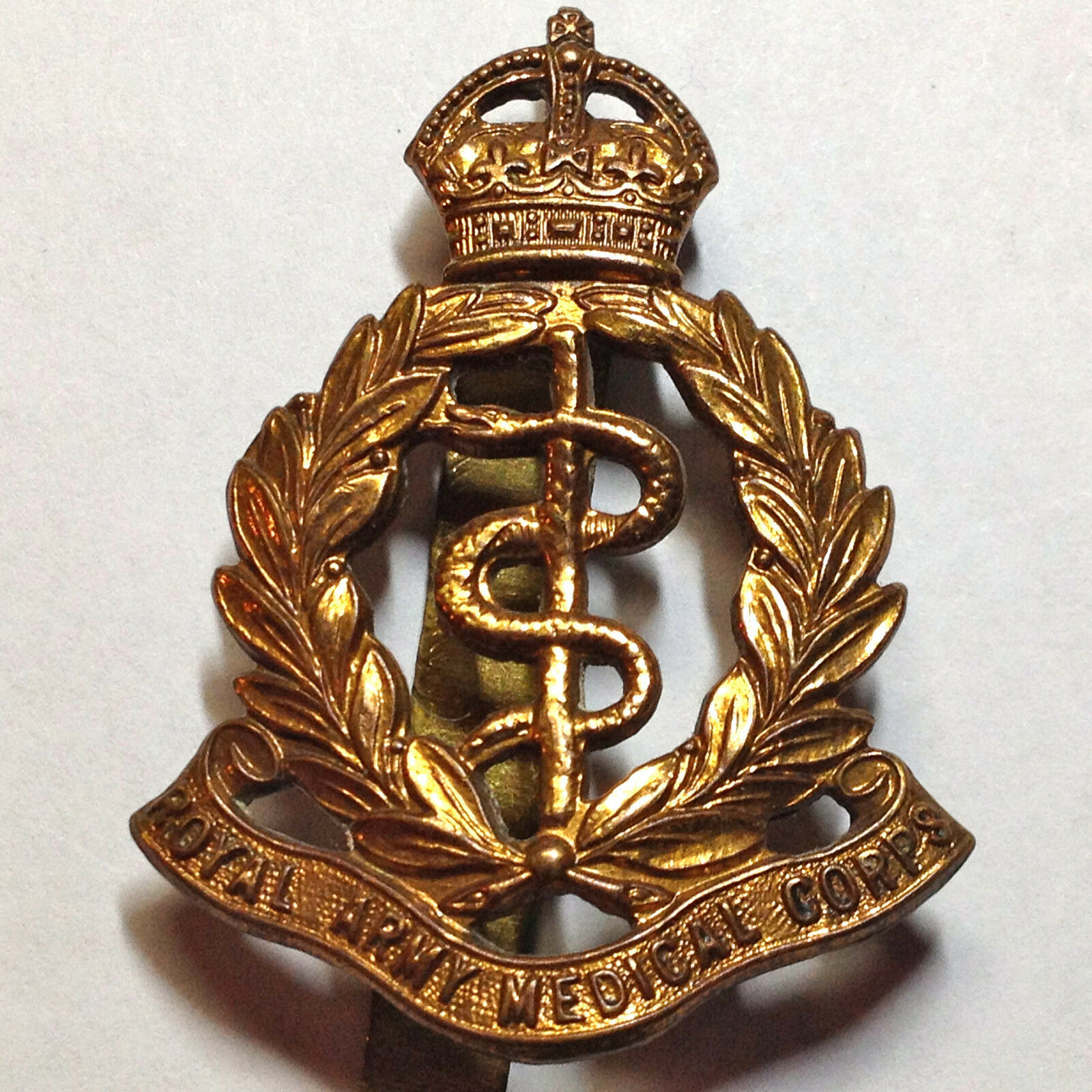 WW2 BRASS CAP BADGE GREAT BRITAIN ROYAL ARMY MEDICAL CORPS | #14886776