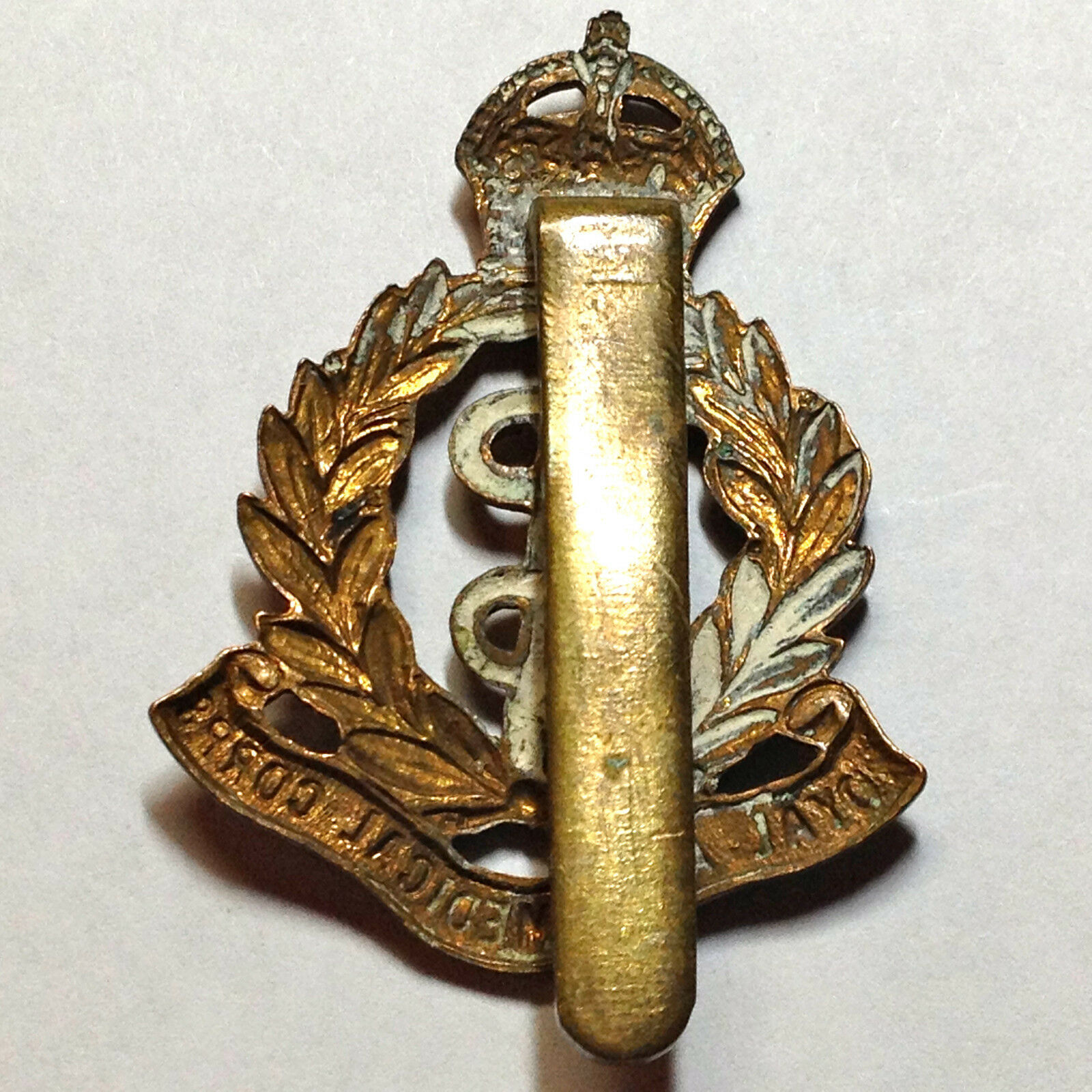 WW2 BRASS CAP BADGE GREAT BRITAIN ROYAL ARMY MEDICAL CORPS | #14886776