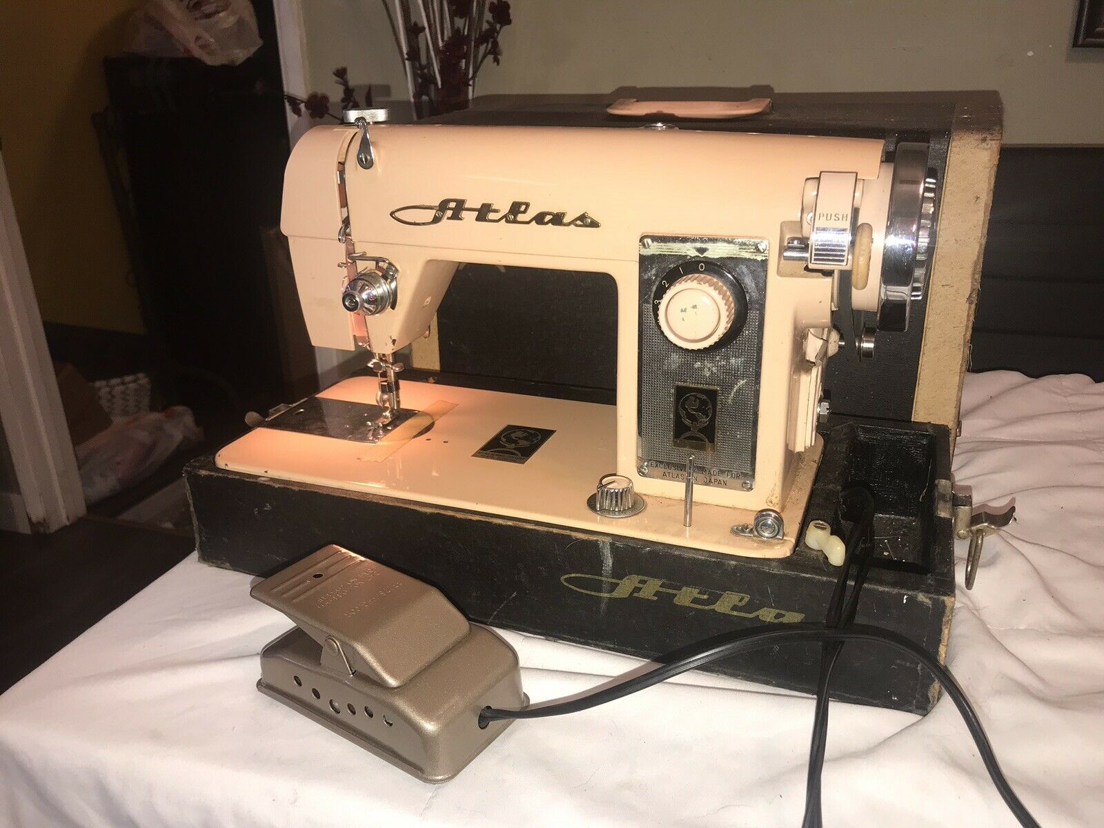 Vintage Atlas Deluxe Precision Pink Sewing Machine | #14712216