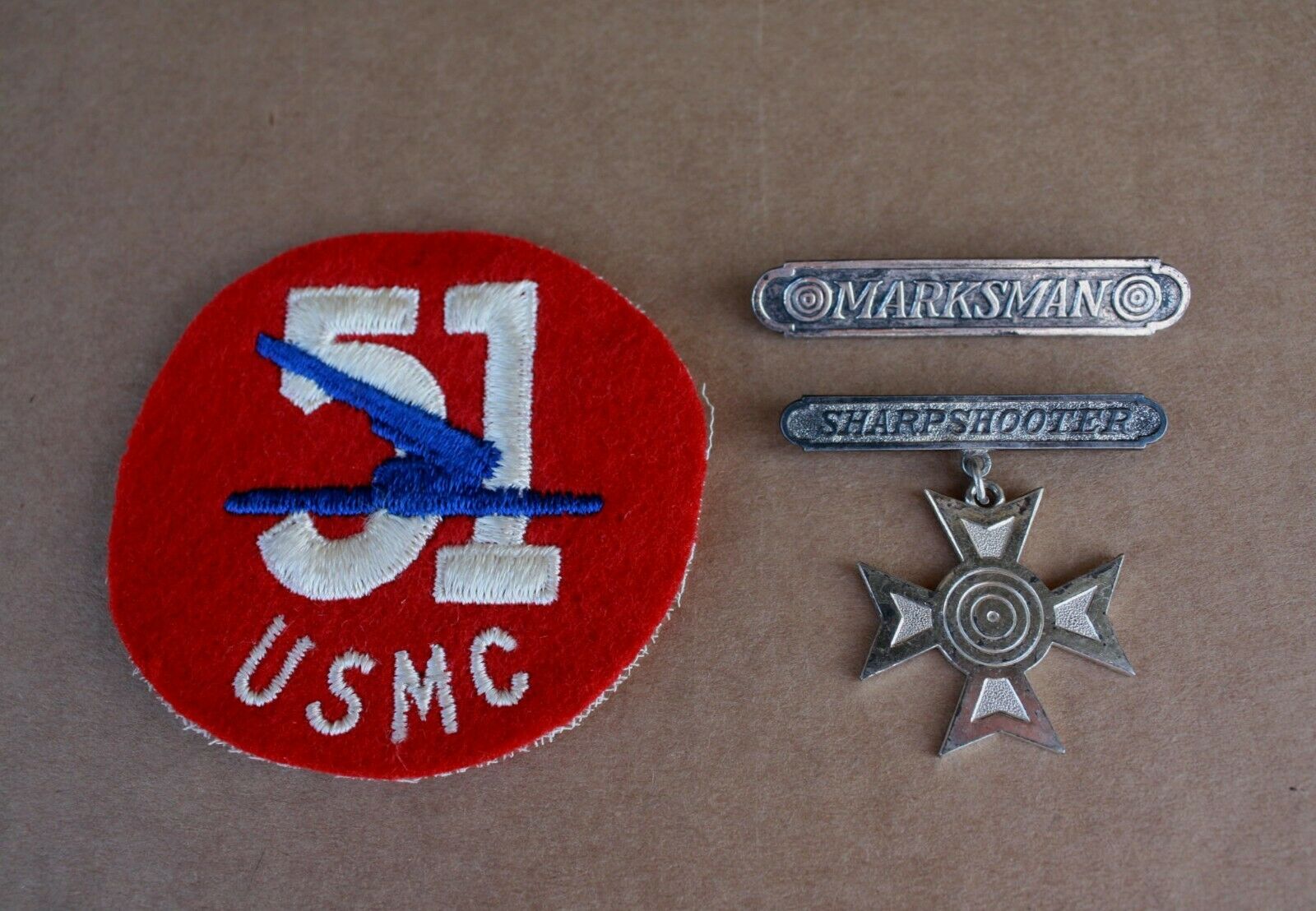 WWII USMC 51st MARINE DEFENSE BATTALION WOOL PATCH & 2 EARLY MARKSMAN ...