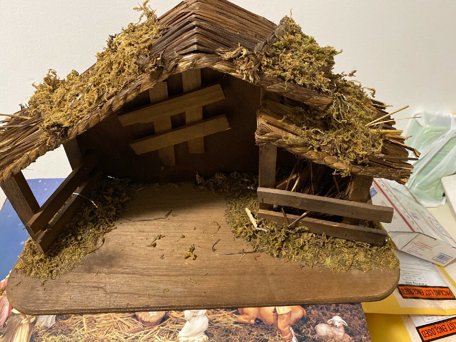 WHITNEY 12 PIECE CERAMIC NATIVITY SCENE SET Incl. RUSTIC WOOD STABLE ...