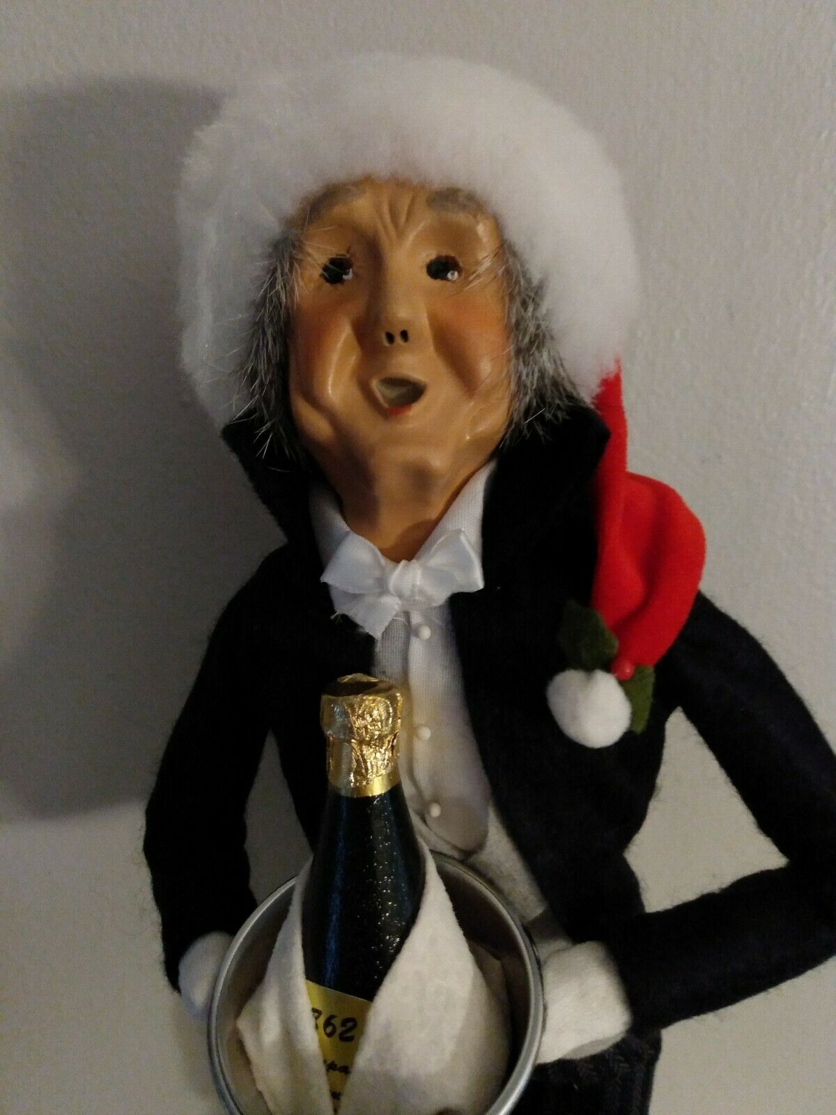 Byers Choice The Carolers 2000 Maid W/ Poinsettias & 2001 Butler With ...