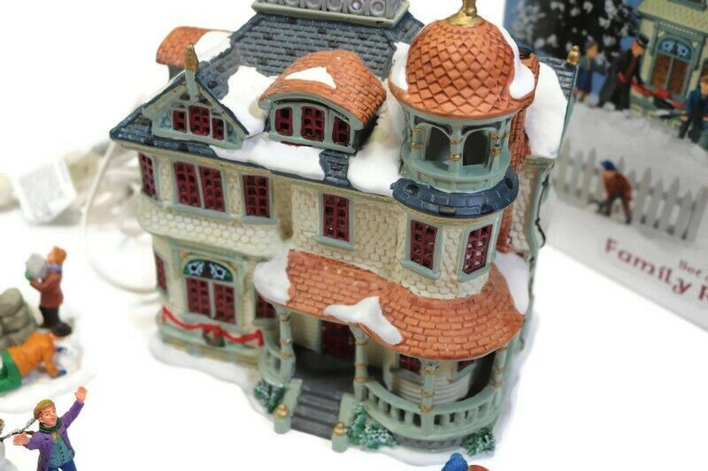 CAROLE TOWNE Lemax Christmas Village Family Reunion Set Of 12 House ...