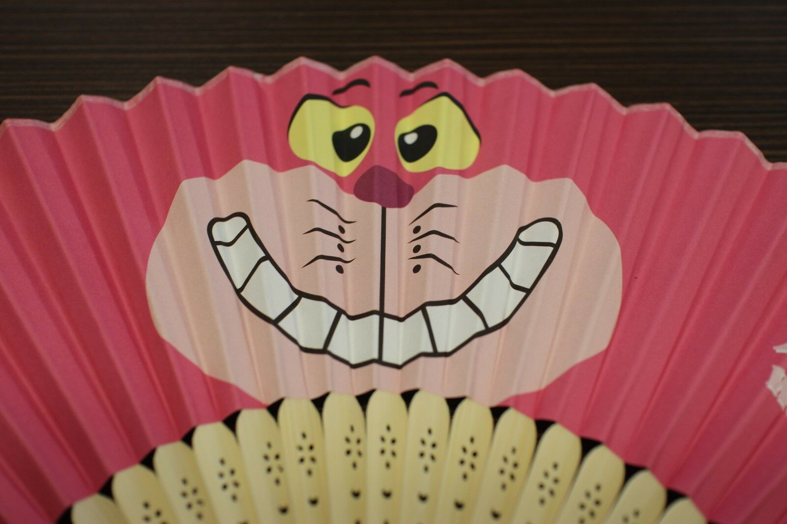 DISNEY FOLDING FAN CHESHIRE CAT ALICE IN WONDERLAND PINK SENSU WIND ...