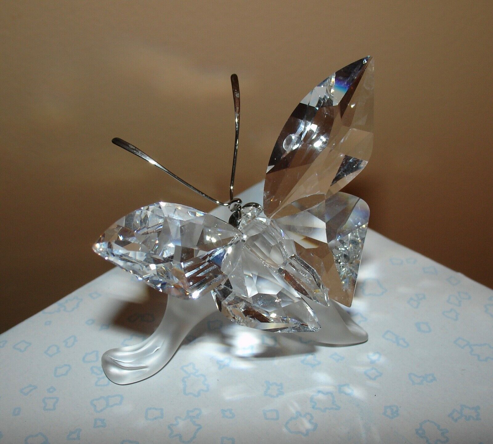 SWAROVSKI CRYSTAL BUTTERFLY On A FROSTED LEAF Figurine A 7615 NR000 003 ...