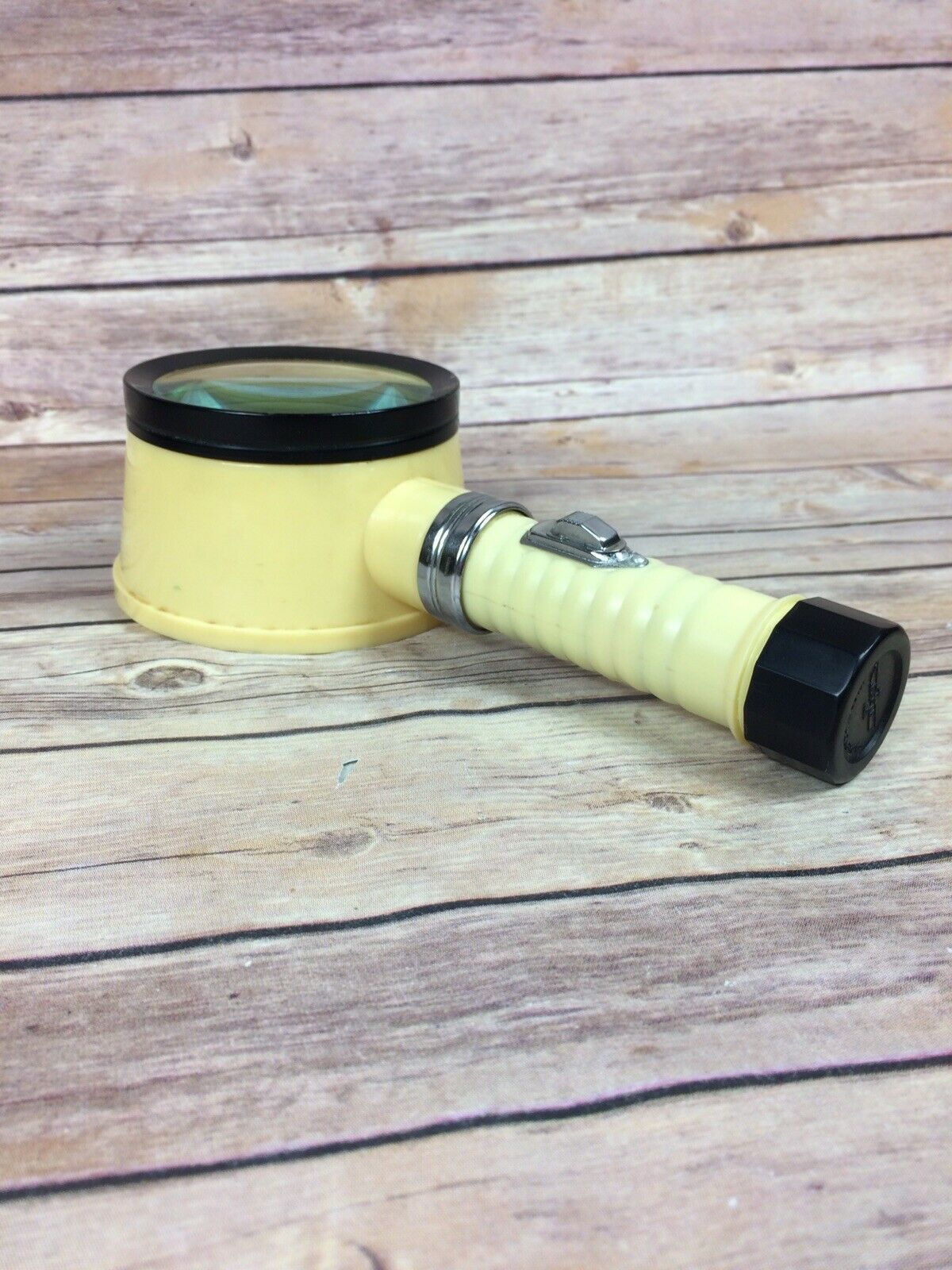 Vintage Eagle Lighted Magnifying Glass Made In Hong Kong | #14245462