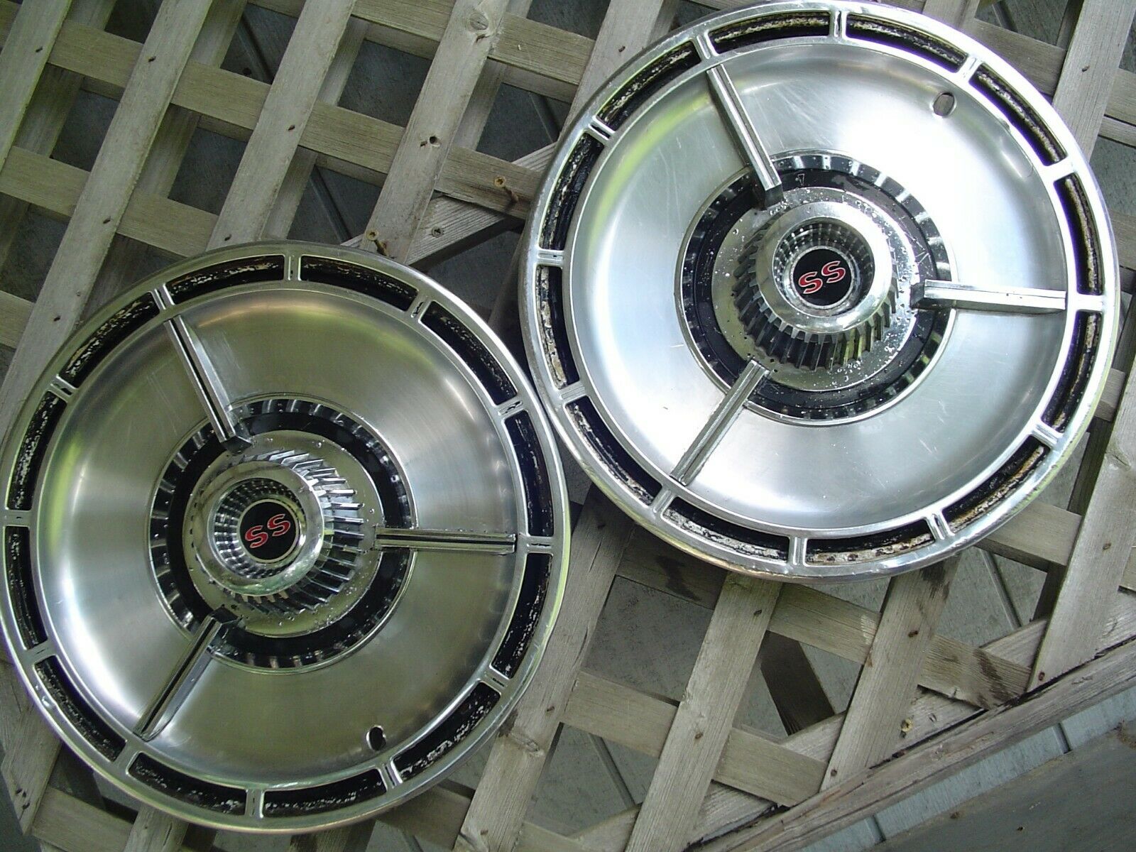 TWO VINTAGE 1964 64 CHEVROLET CHEVY IMPALA CHEVELLE SS HUBCAPS WHEEL ...