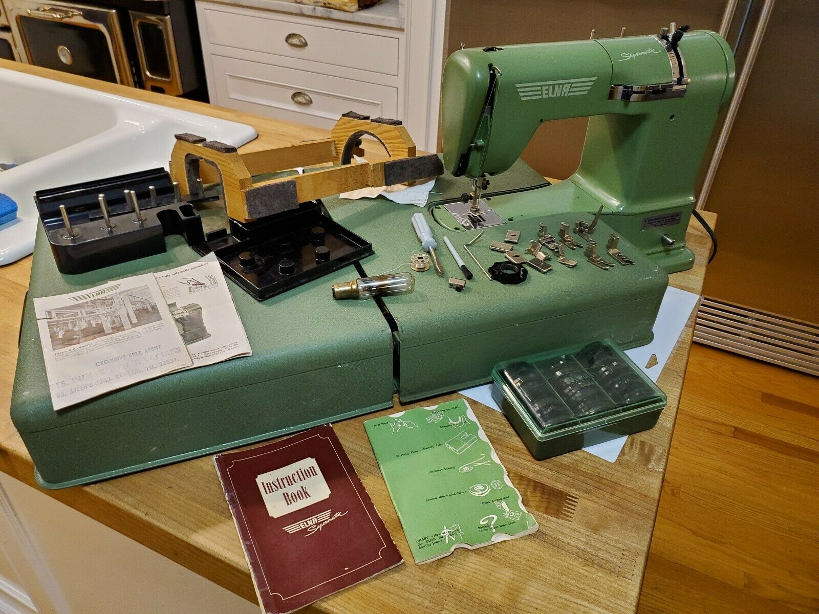 GREEN Elna Supermatic Sewing Machine In Hard Case No Knee Bar Powers On ...