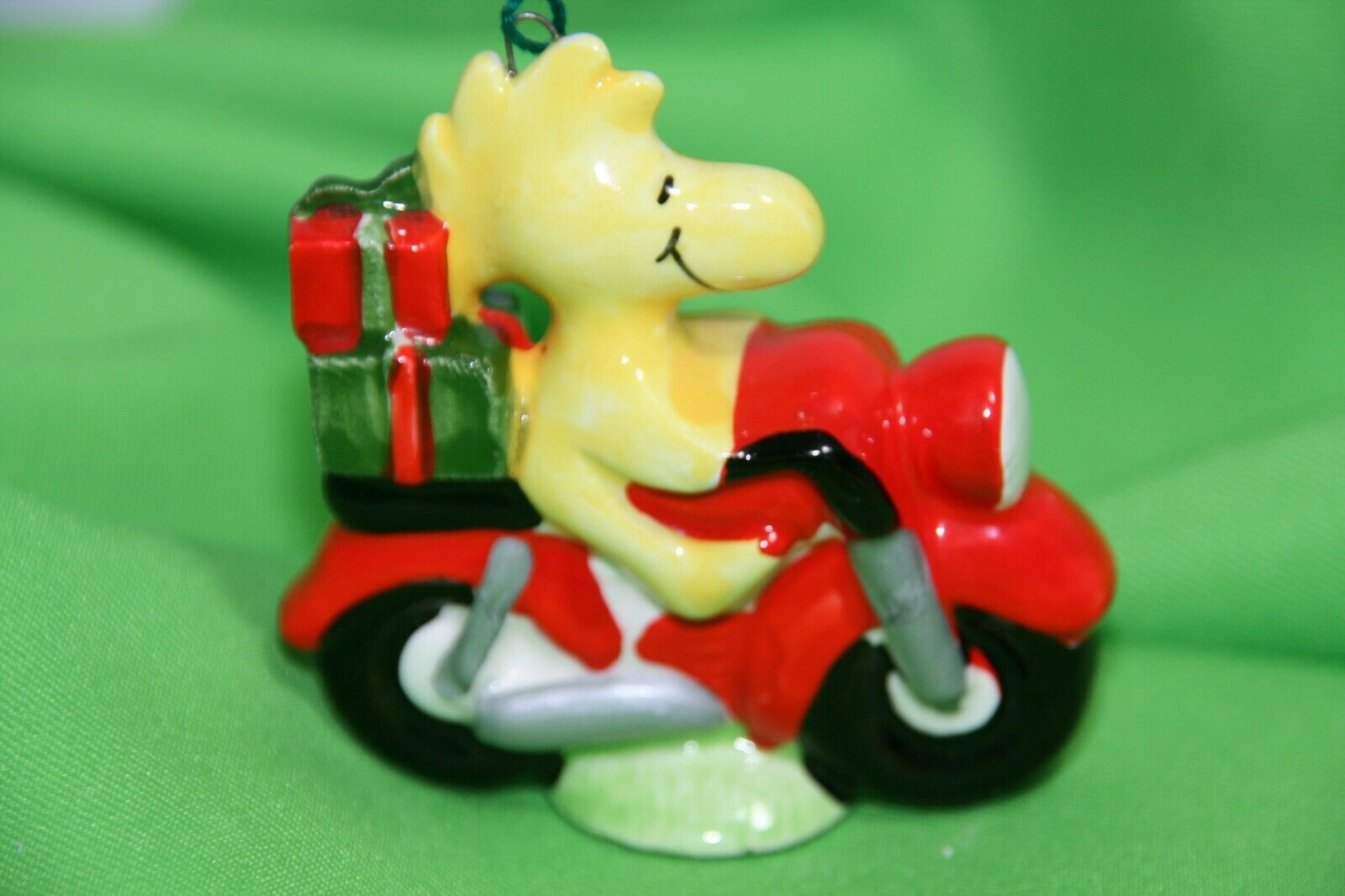 VINTAGE PEANUTS SNOOPY CERAMIC ORNAMENT/FIGURINE WOODSTOCK ON MOTORBIKE ...