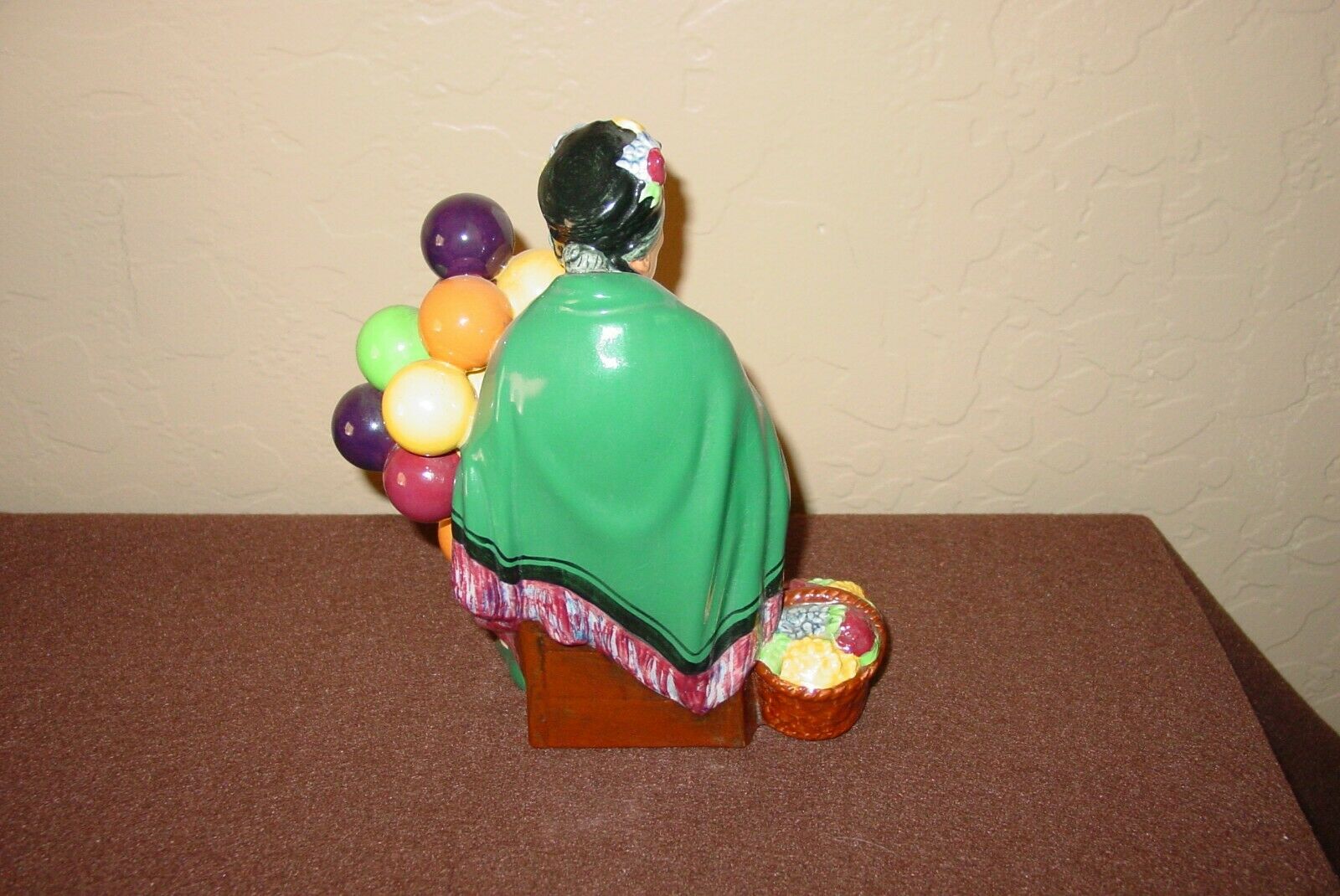 ROYAL DOULTON FIGURINE THE OLD BALLOON SELLER HN1315 MADE IN ENGLAND ...